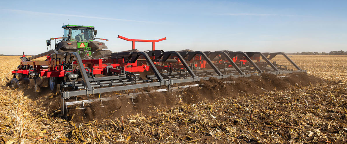 Wil-Rich 483 Chisel Pro heavy-duty combination cultivator | Väderstad